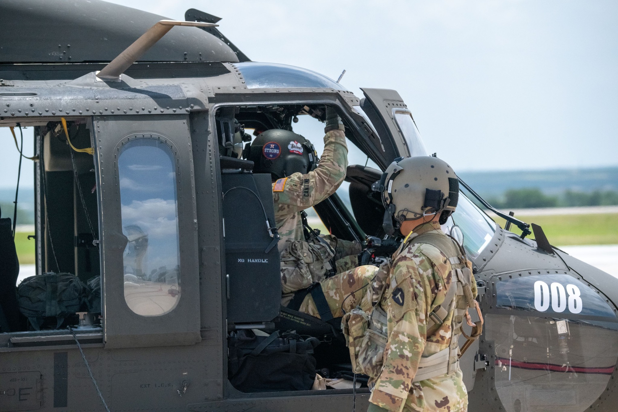 Texas National Guard Utilizes UH-60 Blackhawk Helicopters for Border ...