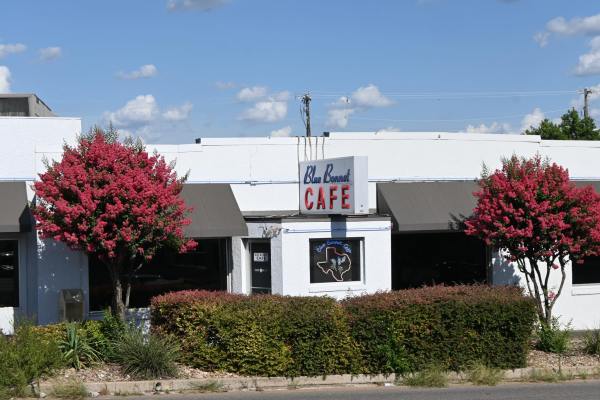 Blue Bonnet Cafe: A Texas Comfort Food Landmark Since 1929 – Texas Reporter