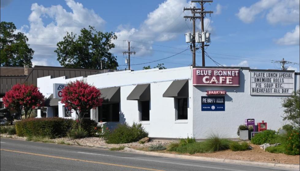 Blue Bonnet Cafe: A Texas Comfort Food Landmark Since 1929 – Texas Reporter